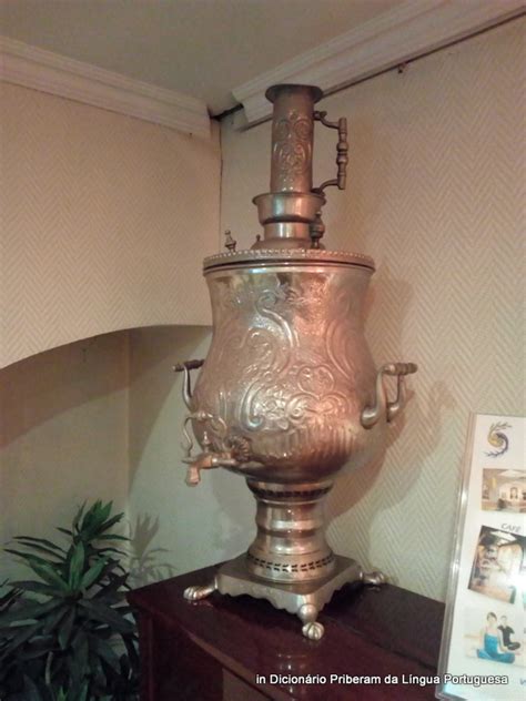 Significado / definição de samovar no Dicionário Priberam da Língua ...