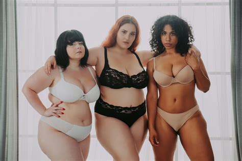Was ist ein Curvy Model? Berühmte Plus Size Models | Kurvig | Gewicht