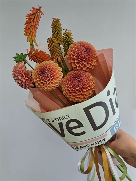 Стильный букет с карамельными георгинами 🤎 in 2024 | Flower farm, Diy ...