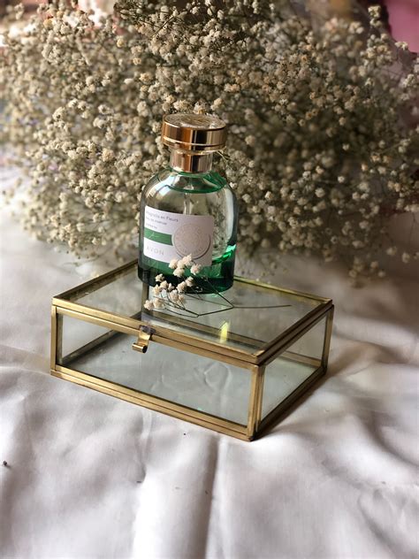 AUDREY : Avon Artistique Magnolia en Fleurs Parfüm.