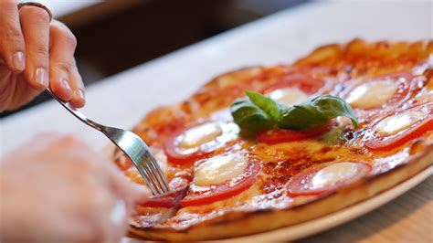 Fotos gratis : tenedor, plato, Produce, desayuno, carne, cocina, Pizza ...