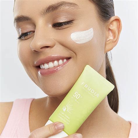 Солнцезащитный гель с зеленым виноградом Себум контроль SPF50+ PA ...