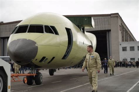 “Антонов” завершив складання першого фюзеляжу літака Ан-178 для ЗСУ ...