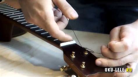Как поставить или заменить струны на укулеле - how to install strings ...