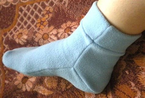 Носки из флиса + выкройка. | OK.RU | Sewing baby clothes, Fleece sewing ...