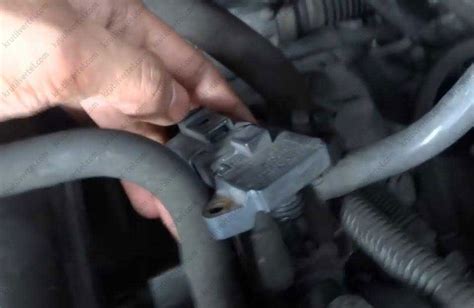 Замена датчика абсолютного давления во впускном коллекторе VW Polo 4
