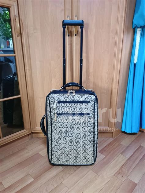Американский чемодан GUESS — купить в Красноярске. Состояние: Б/у ...