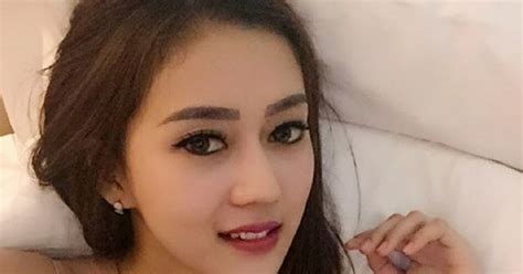 Bandar Bola Terbaik - Merasakan Nikmat Bersama Dua Pria Sekaligus