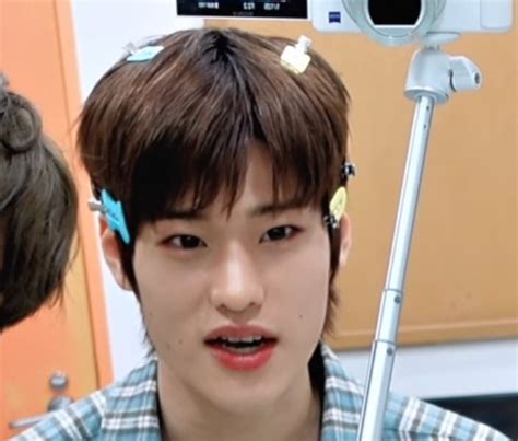 더쿠 - 소희 머리에 항상 컬러풀한 삔들이ㅋㅋㅋ
