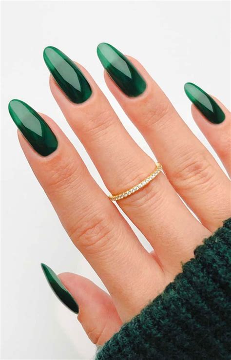 19+ *Gorgeous* Emerald Green Nails You’ll Want To Copy!