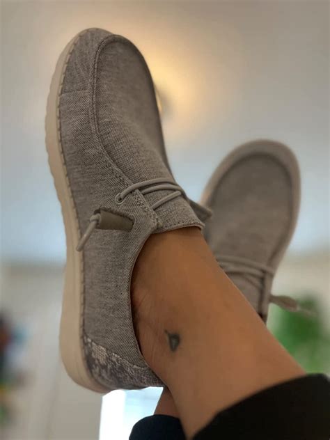25 Comfortable Shoes Reviewers Have Worn On Vacation