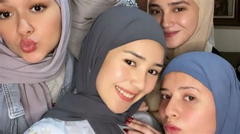 5 Potret Rebecca Klopper Berhijab Saat Reuni Mermaid In Love di Malam Idul Adha 2023, Amanda ...