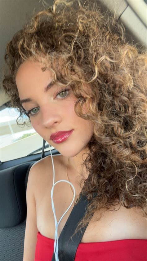 Picture of Sofie Dossi