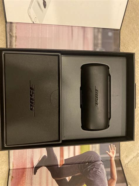 Boss wireless headphone black, Audio, Earphones on Carousell