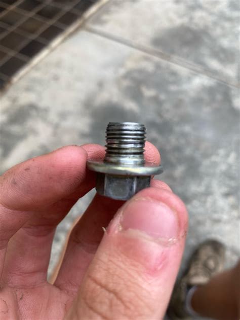 Does this oil drain bolt need to be replaced? : r/MechanicAdvice