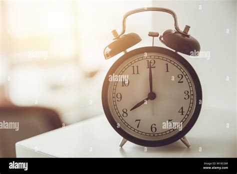 8 o'clock hi-res stock photography and images - Alamy
