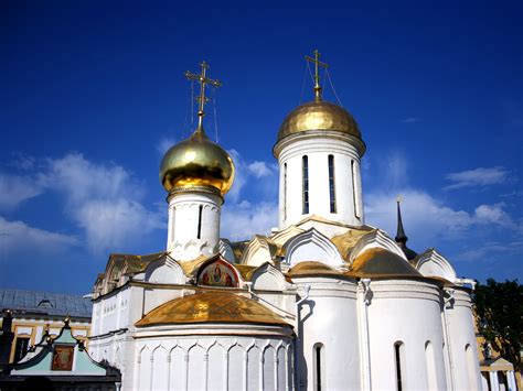 Христианский храм обои. Основной цвет обоев: Синий экран смерти