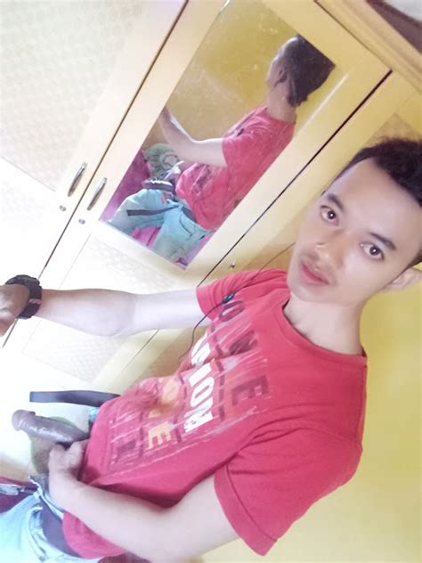 COWOK BUGIL: Cowok Bugil Kontol Cowok