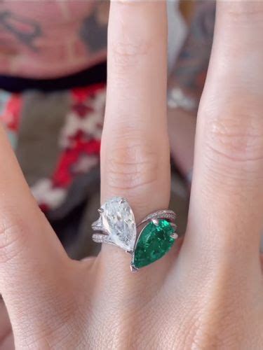 Detail Cincin Tunangan Megan Fox dari Machine Gun Kelly, Penuh Makna Romantis