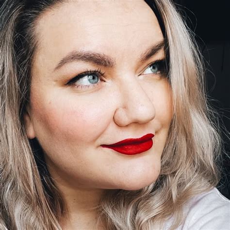 Andreea - artist, photographer and lifestyle content creator ...