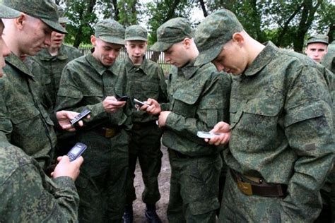 Мобильный телефон в армии, какой взять, куда спрятать