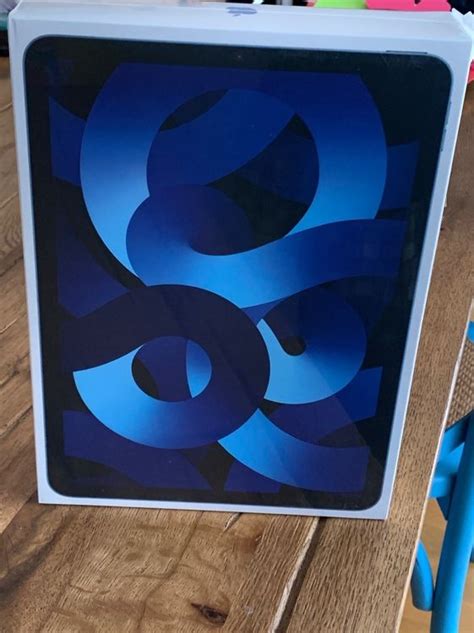 iPad Air (5th Generation) (Neu und originalverpackt) in Boll für CHF ...