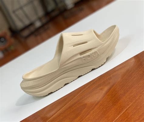 Шлепанцы HOKA ONE ONE - купить с доставкой по выгодным ценам в интернет ...