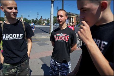 Pin auf Skinhead