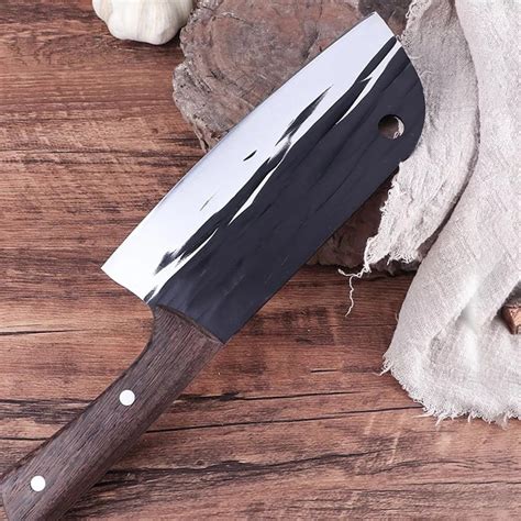 Santoku Knives: Versatile Japanese Blades - Di'Casteel