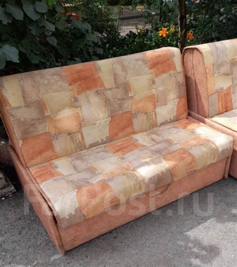 Диван малогабаритный, б/у, в наличии. Цена: 3 000₽ во Владивостоке