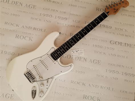 Электрогитара Fender Stratocaster Standard White Rosewood China ...