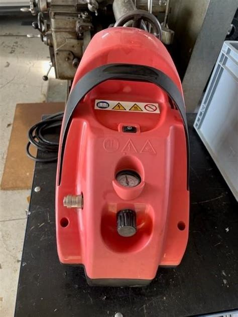 Kompresor prenosni Black&Decker 8 bar