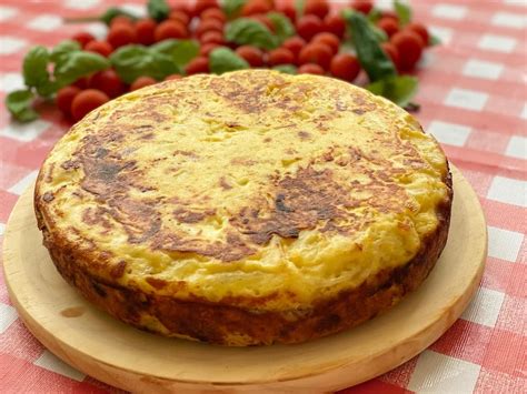 Испанская тортилья: рецепт омлета с картошкой (143кКал)