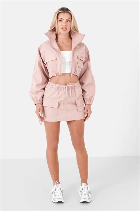 Découvrez et commandez la collection Femme en exclusivité sur SixthJune ...