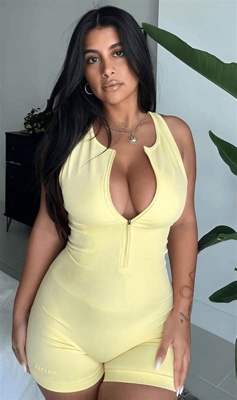 Indian beauty from Canada 🥵🥵🥵 : r/BrownHotties