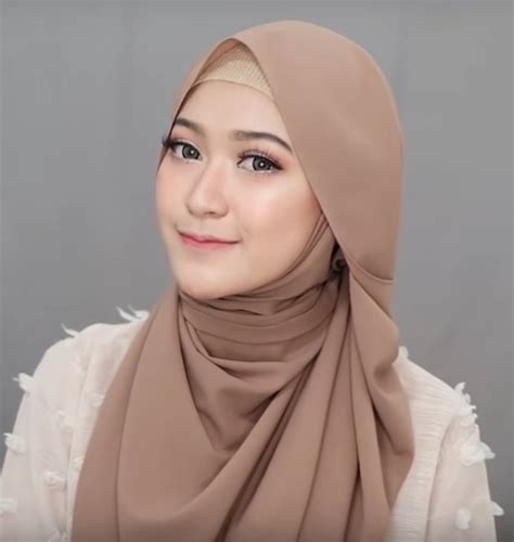 Tutorial Hijab Pashmina Simple Yang Menutupi Dada – Ragam Muslim