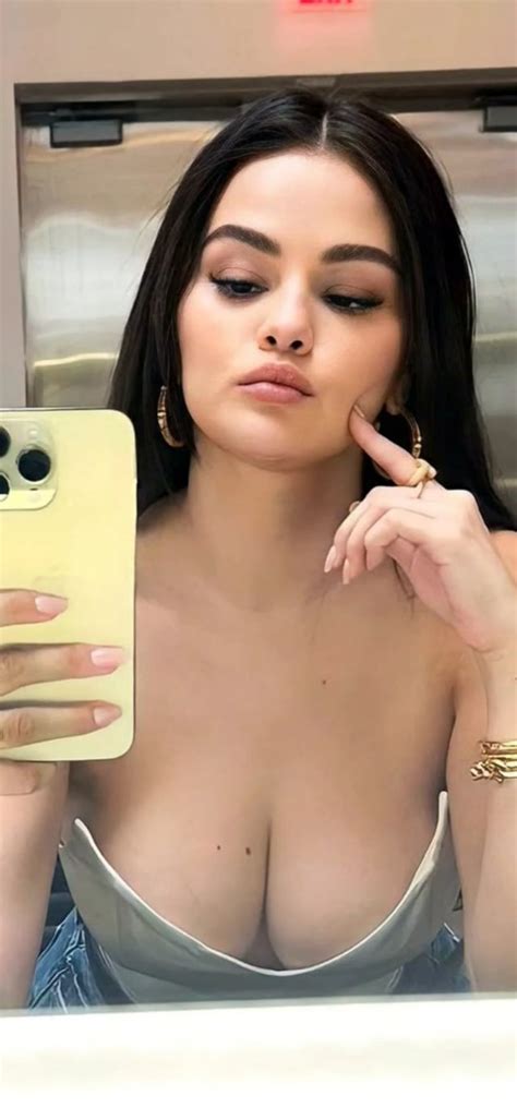Selena Gomez : r/CurvyCelebs