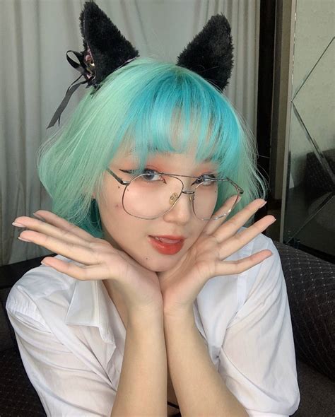Just wanted to be cute in this selfie F18 : r/selfie