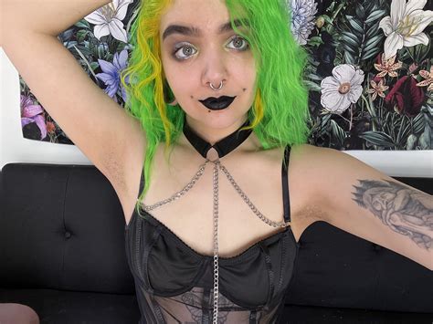 I need to use someone’s tongue as a sweat rag for these pits : r/PricklyPits