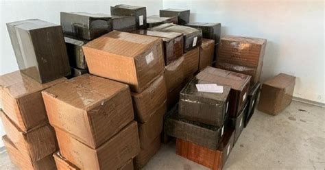 У 36-річного водія вантажівки на кордоні з Польщею вилучили одяг та ...