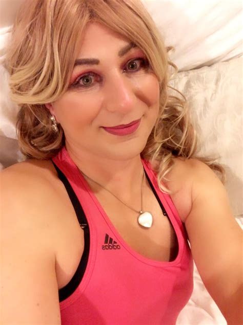 Gym ready and as always having fun the best time en femme! 🥰 : r/TrapCuties