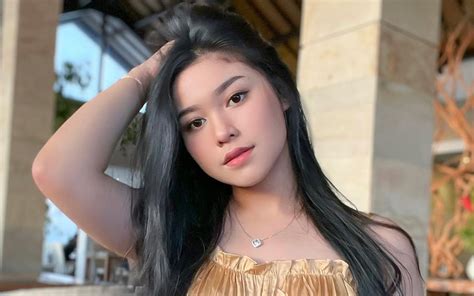 9 Potret Cantik Amarissa Florencia, Seleb TikTok Bekasi yang Jago Menari - PAGE ALL : Okezone ...