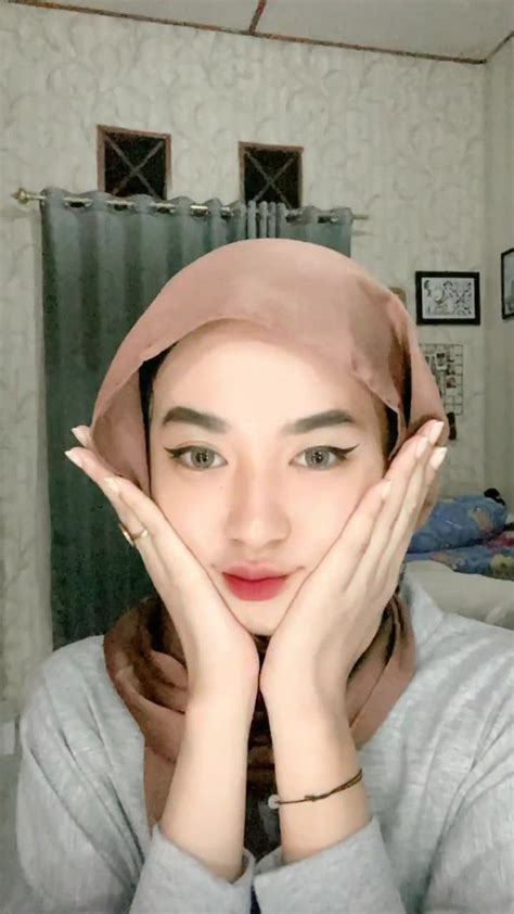 Pin oleh cukcuk di Beautiful hijab | Foto gadis cantik, Orang cantik, Fotografi selfie