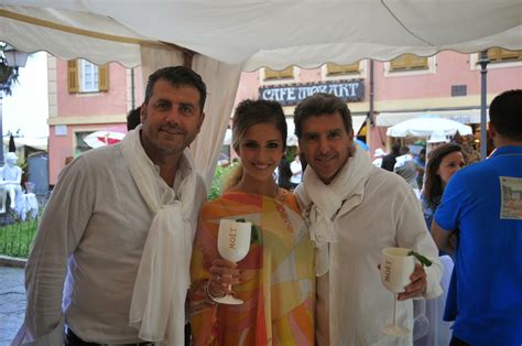 armadillo bar | vino-cibo e musica: Un Mare di Champagne - Moda e ...