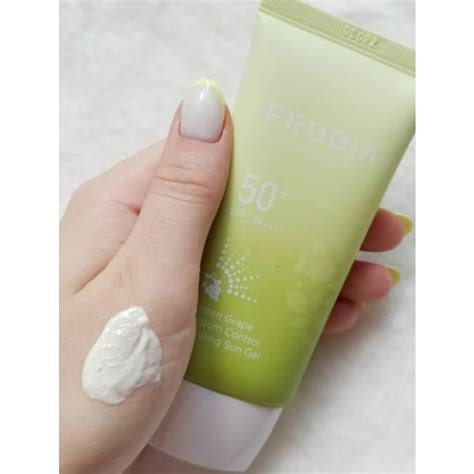 FRUDIA Крем - гель солнцезащитный с виноградом Frudia Green Grape Sebum ...