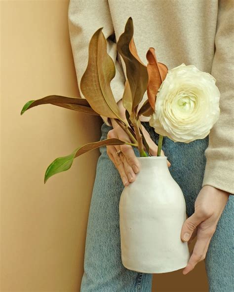Керамическая белая ваза | Ceramic vases design, Vase design, Ceramic vase