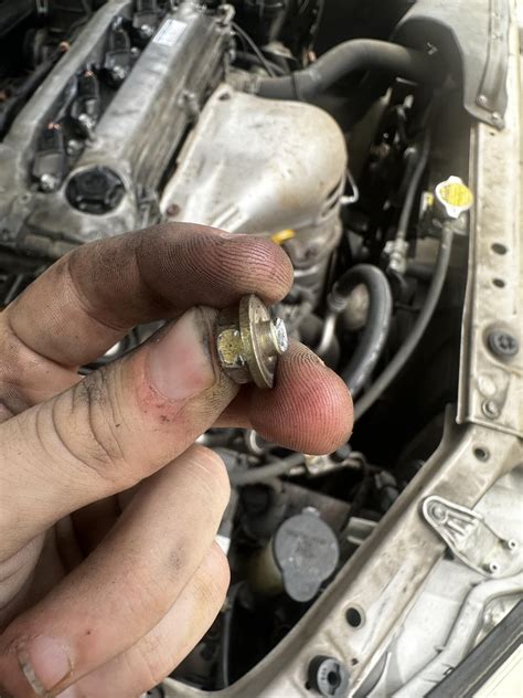 Bolt snapped while putting valve cover on after gasket change : r/MechanicAdvice