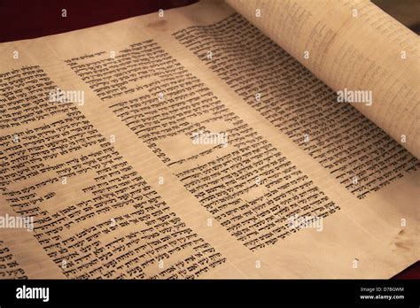 Torah scroll -Fotos und -Bildmaterial in hoher Auflösung – Alamy