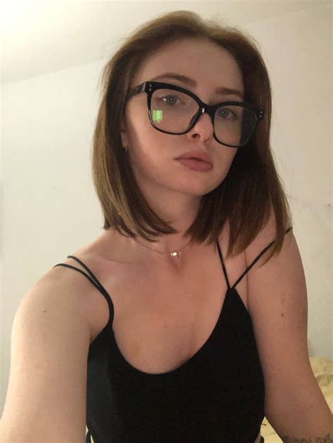 do you think im cute :)? : r/SFWRedheads