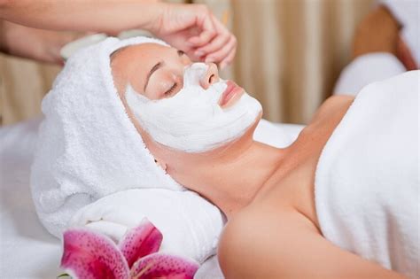 Молочный пилинг: плюсы и минусы - журнал WomanEM